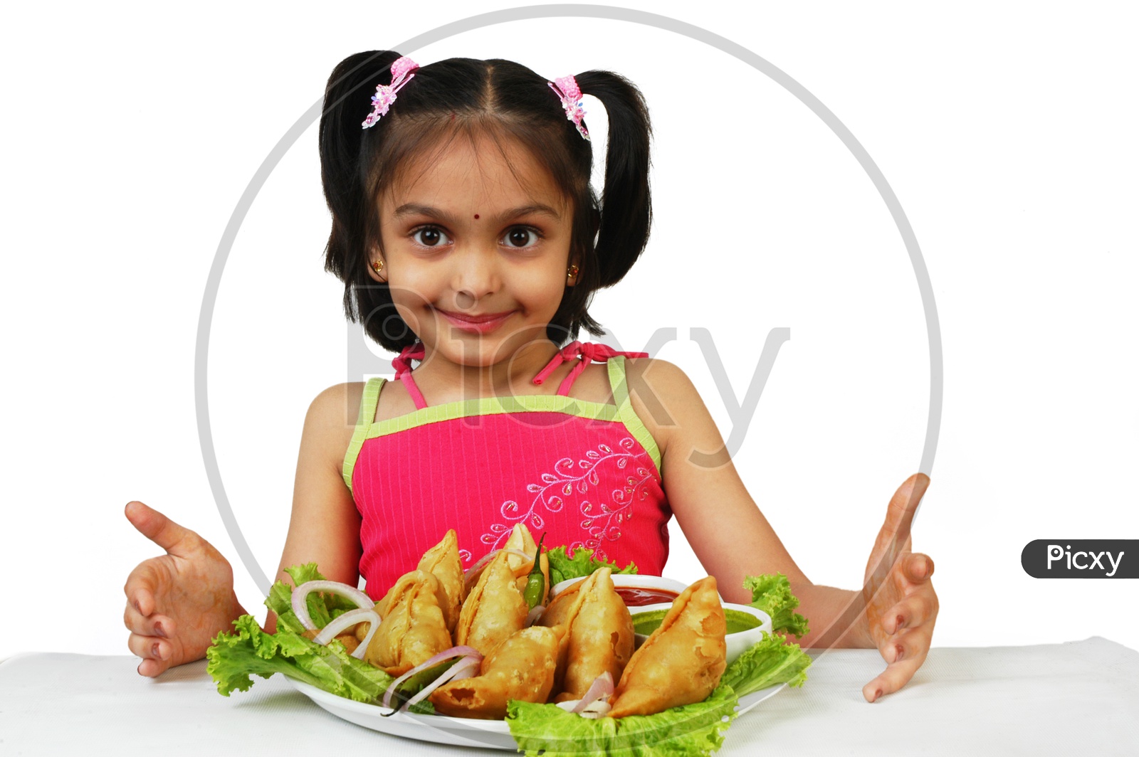 Image of Indian little girl with samosas served in a plate-MJ521390-Picxy