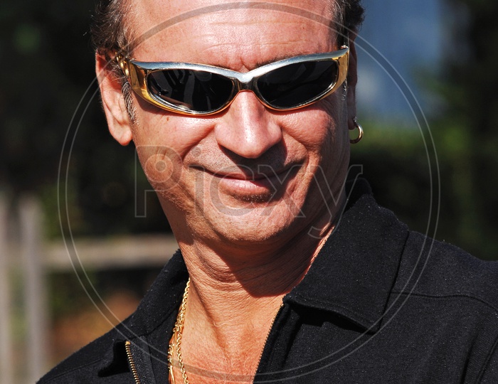 Image of Young Foreign men-OM028250-Picxy