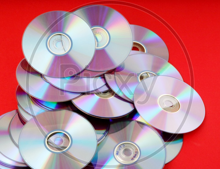 Image of Digital optical disc (DVD) or Compact disc (CD)-QU415011-Picxy