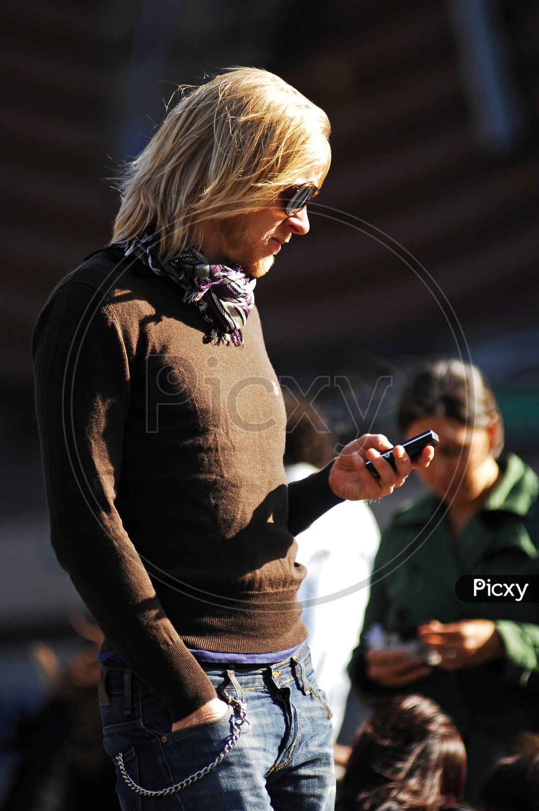 Image of Young Foreign men using mobile-GG710977-Picxy