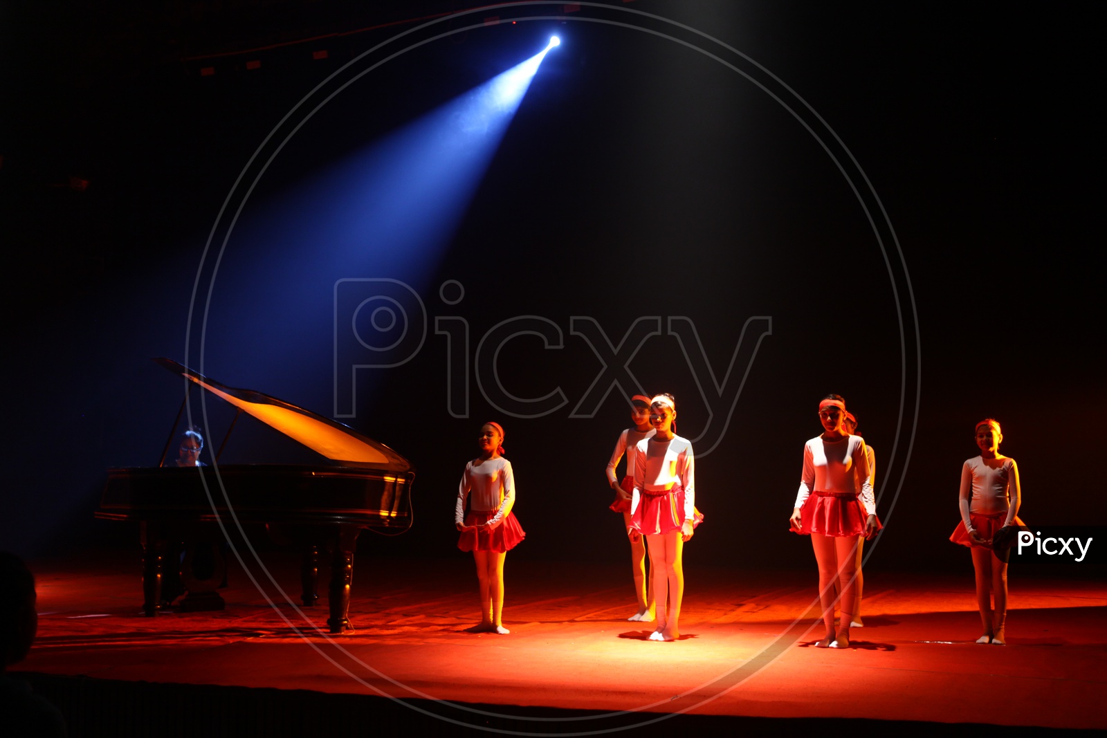 Image of Kids Performing Beale Dance on Stage-UQ537528-Picxy