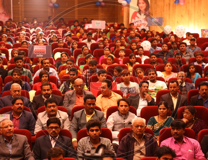 Image of Crowd Sitting In a Auditorium-RA881548-Picxy