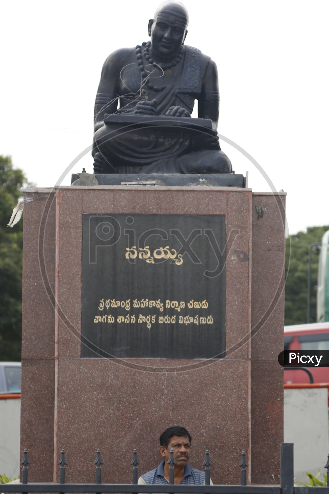 Image of Nannaya Bhattaraka statues at tank bund-VP822490-Picxy