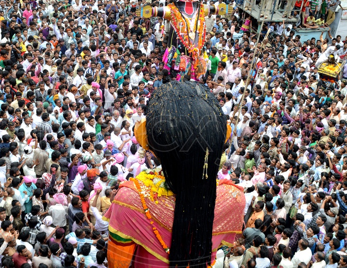 Image of Pili ( Yellow ) Marbat Procession On The Street Of Nagpur ...