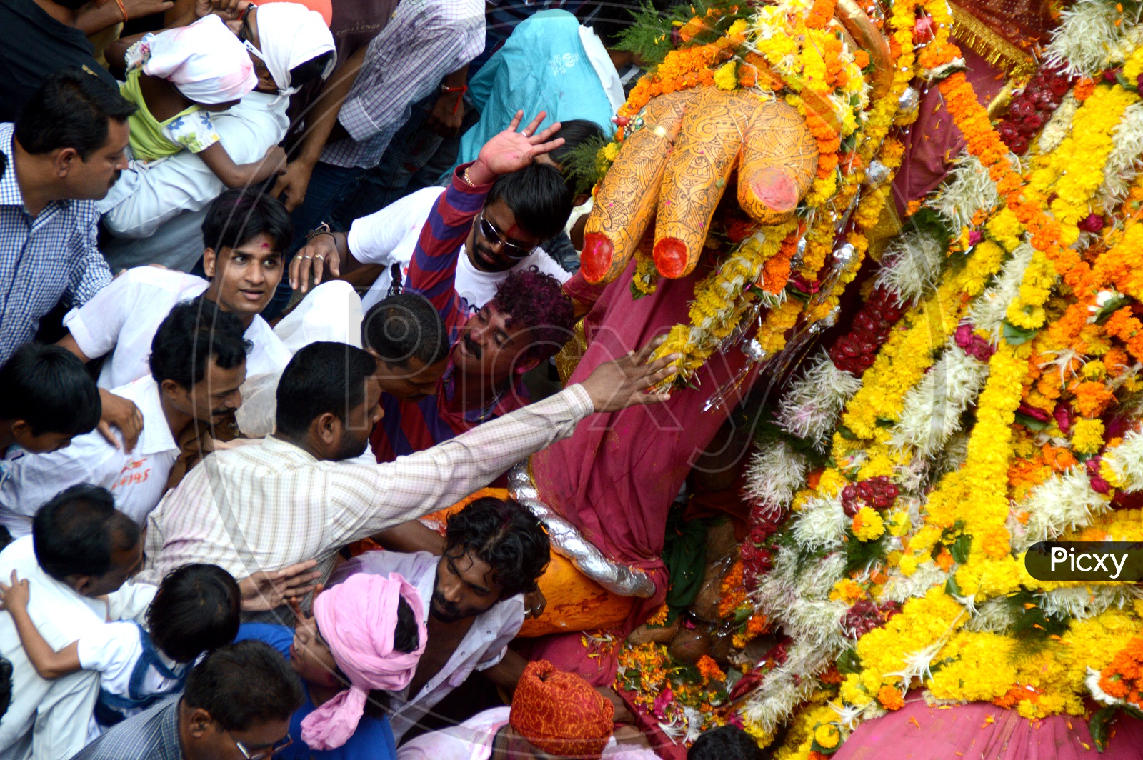 Image of Pili ( Yellow ) Marbat Procession The Streets Of Nagpur During ...