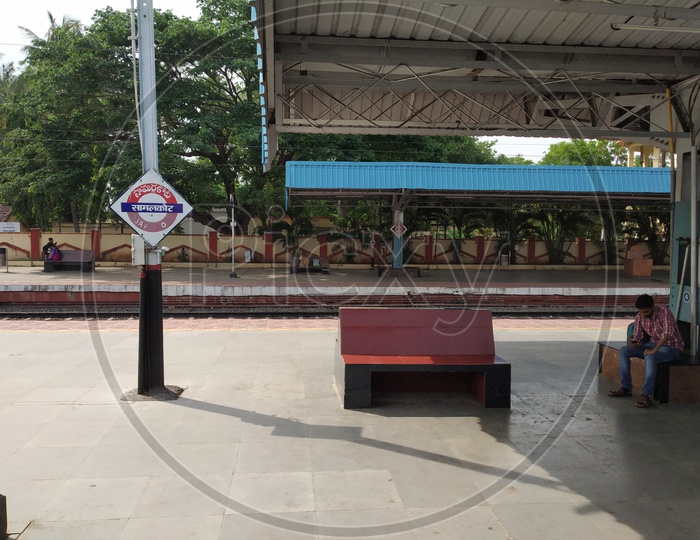 Image of Samalkot Junction Sign board at the railway station-KU101816-Picxy