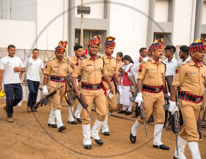 Image of Young Maharashtrian Police Batch In Independence Day Parade ...
