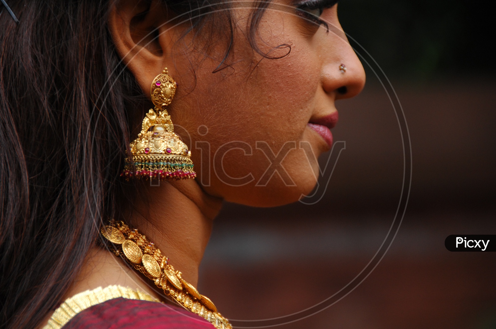 Image of A Beautiful Young traditional Woman Wearing An elegant ...