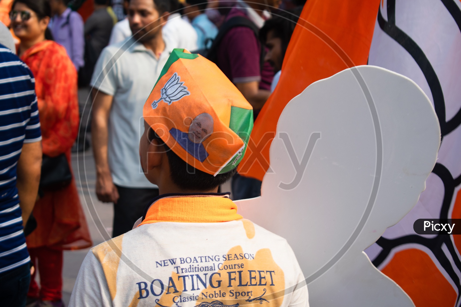 Image of A child wearing cap supporting Bhartiya Janta Party(BJP)-EA419539-Picxy