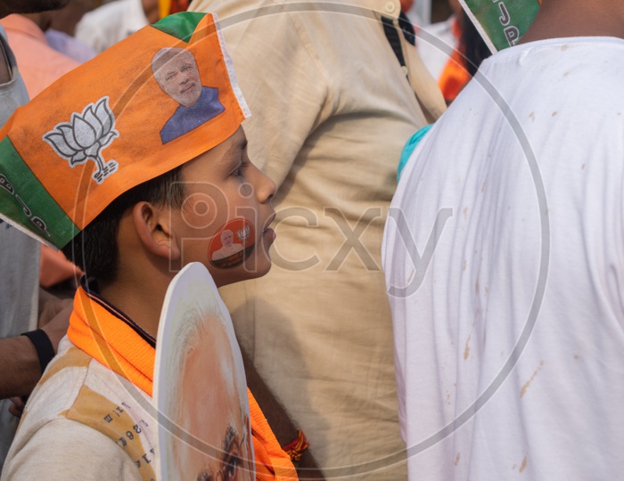 Image of A child wearing cap supporting Bhartiya Janta Party(BJP)-EA419539-Picxy