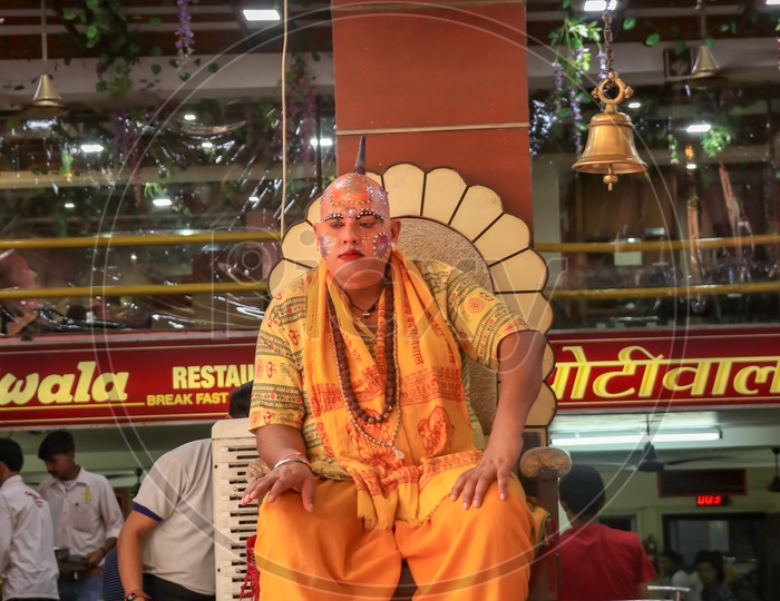 Image of Welcome guy at the Famous Chotiwala restaurant in Rishikesh ...