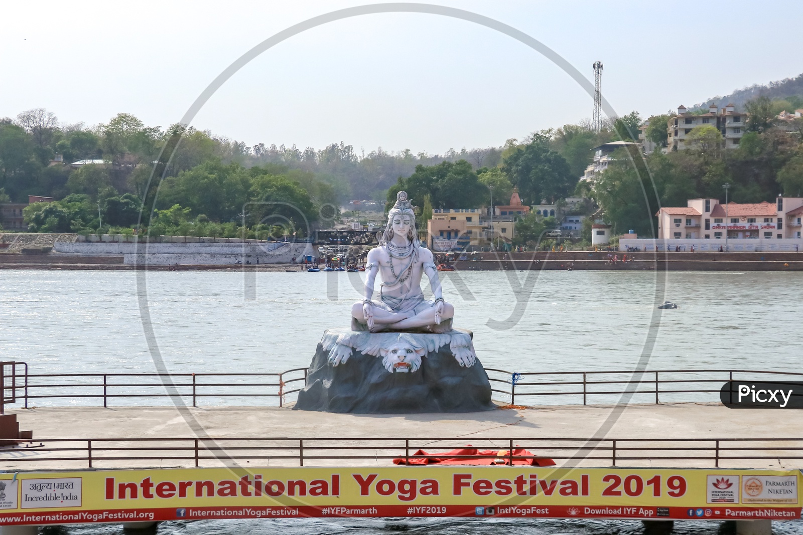 Image of Lord Shiva statue in Rishikesh-XV196123-Picxy