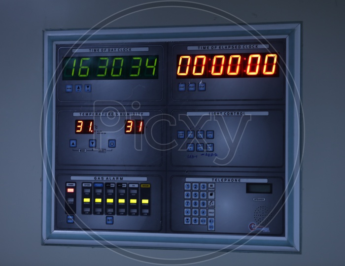 Image of Led Display Of a Control Unit With Measure Display-UZ274363-Picxy