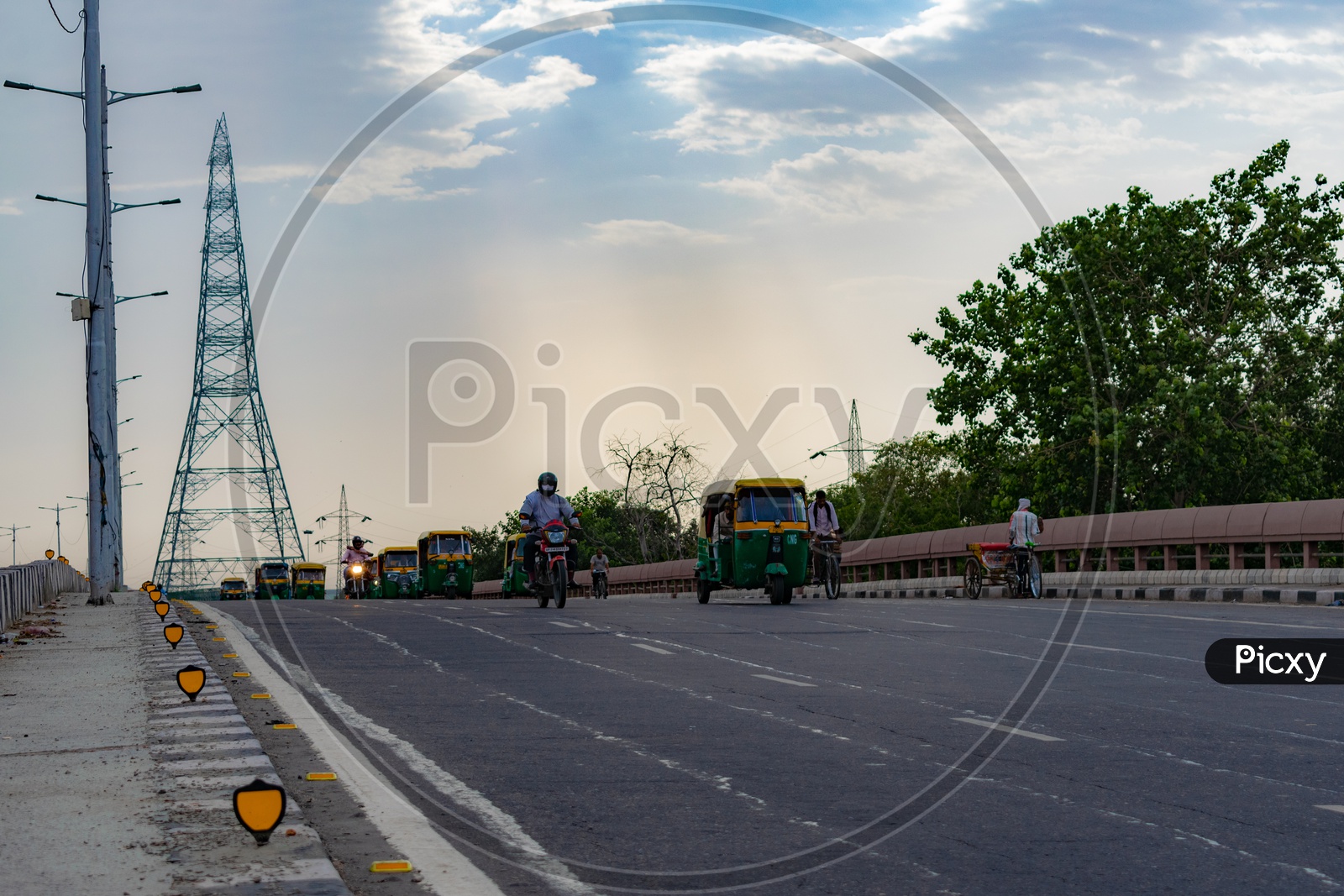 Image of Vehicles at Yudhister Setu, Inter State Bus Terminal, Kashmere ...
