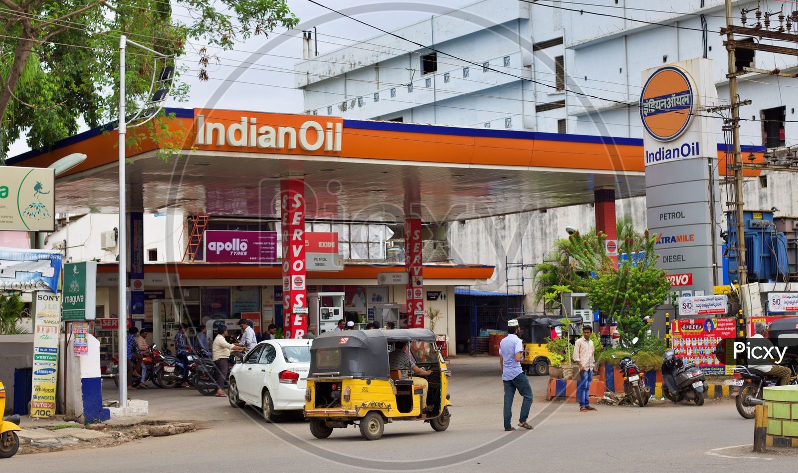 Image of An Indian oil gas station.-XW131931-Picxy