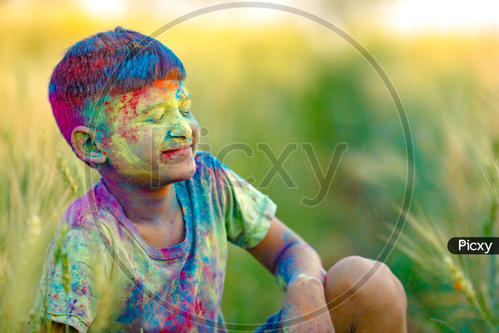 Image of Indian Boy or Young Indian Boy Playing Or Filled In Holi ...