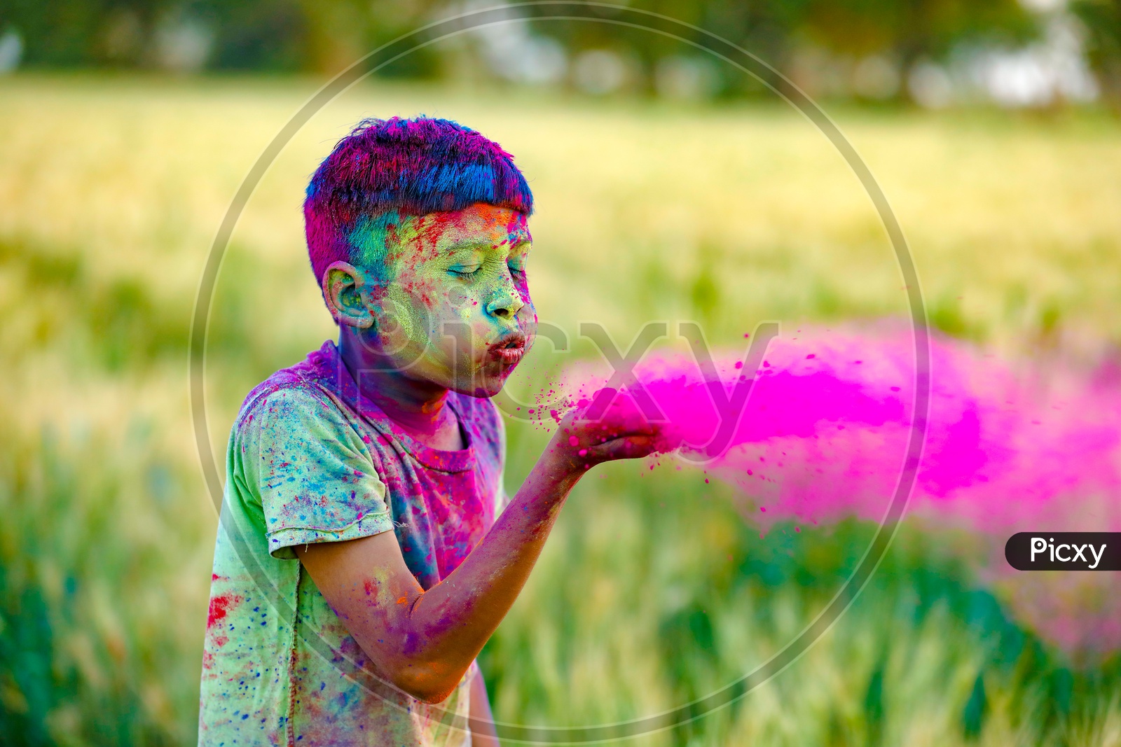 Image of Indian Boy or Young Indian Boy Playing Or Filled In Holi ...
