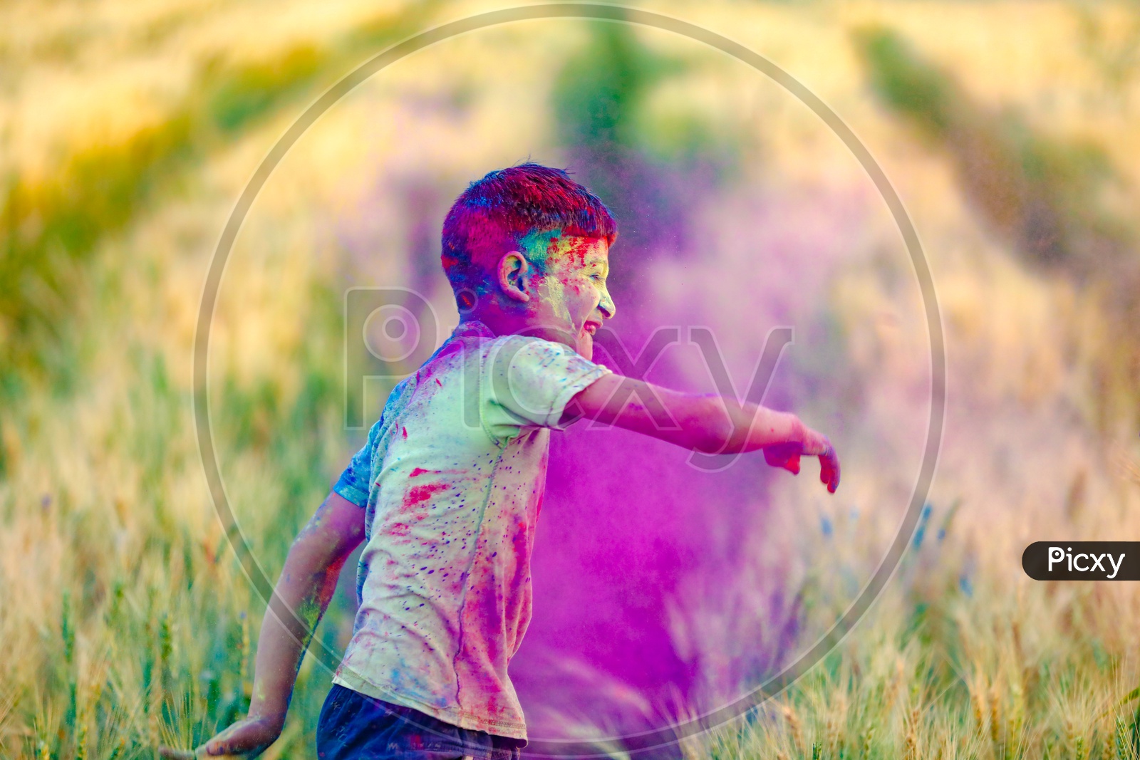 Image of Indian Boy or Young Indian Boy Playing Or Filled In Holi ...