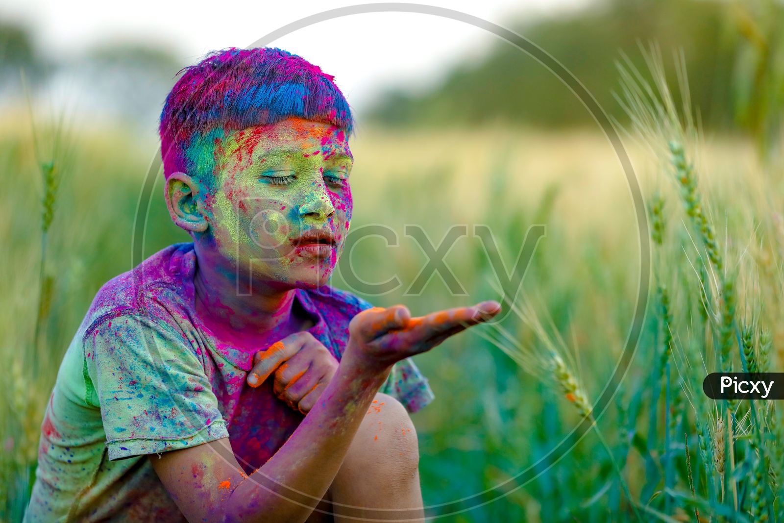 Image of Indian Boy or Young Indian Boy Playing Or Filled In Holi ...