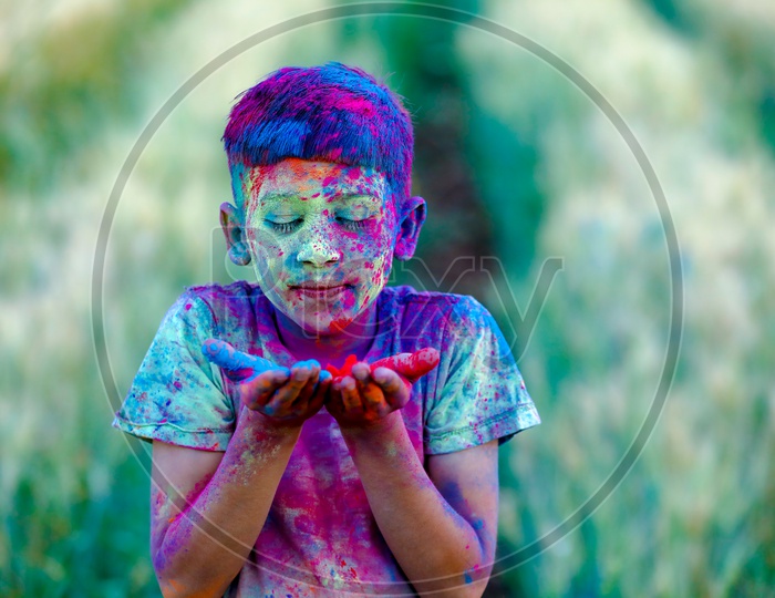 Image of Indian Boy or Young Indian Boy Playing Or Filled In Holi ...