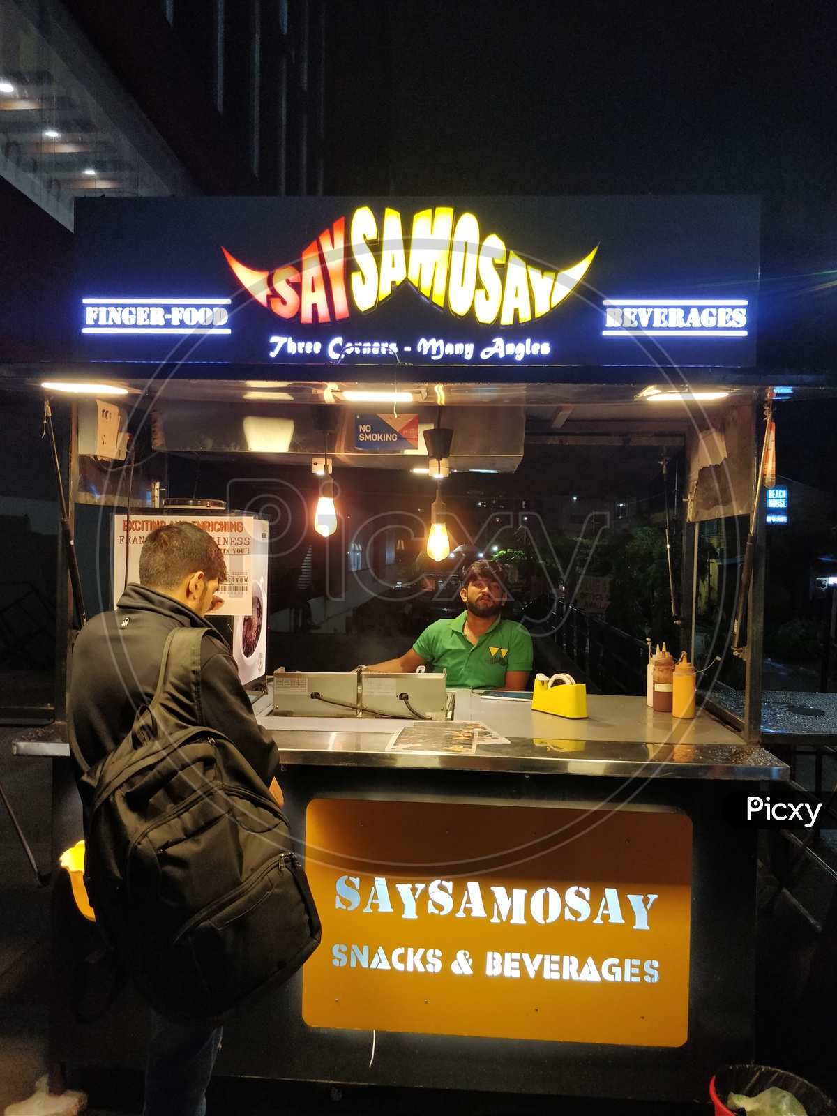 Image of Say samosay Street food stall for samosa-YC780485-Picxy