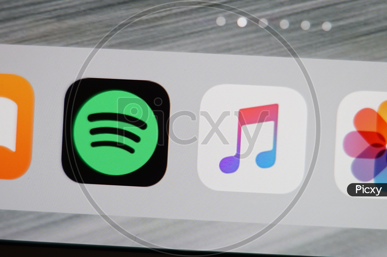 Image of Spotify and Apple music application icon-PK183399-Picxy