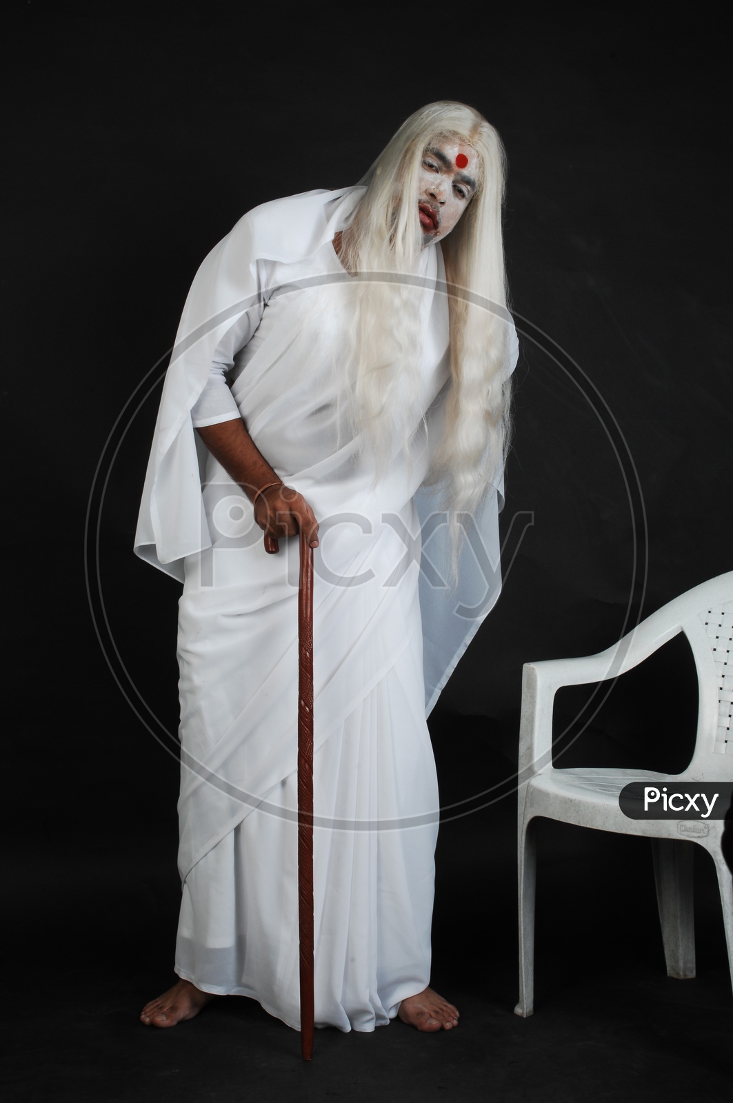 Image of Man in a Old Woman Getup for Movie-JT703031-Picxy