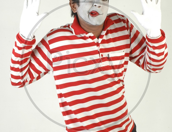 Image of Mime Artist With Expressions-UL919637-Picxy
