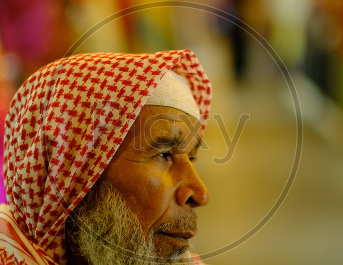 Image of An Islam Man with beard-QA343372-Picxy