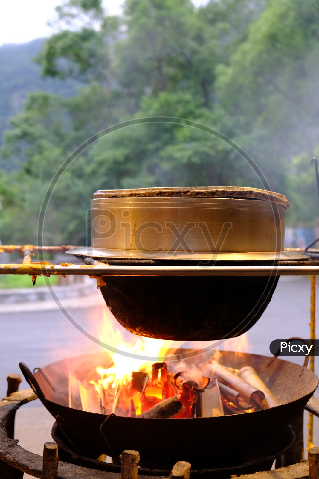 Image of Food cooking on Fire in Taroko Village Hotel-MB292762-Picxy