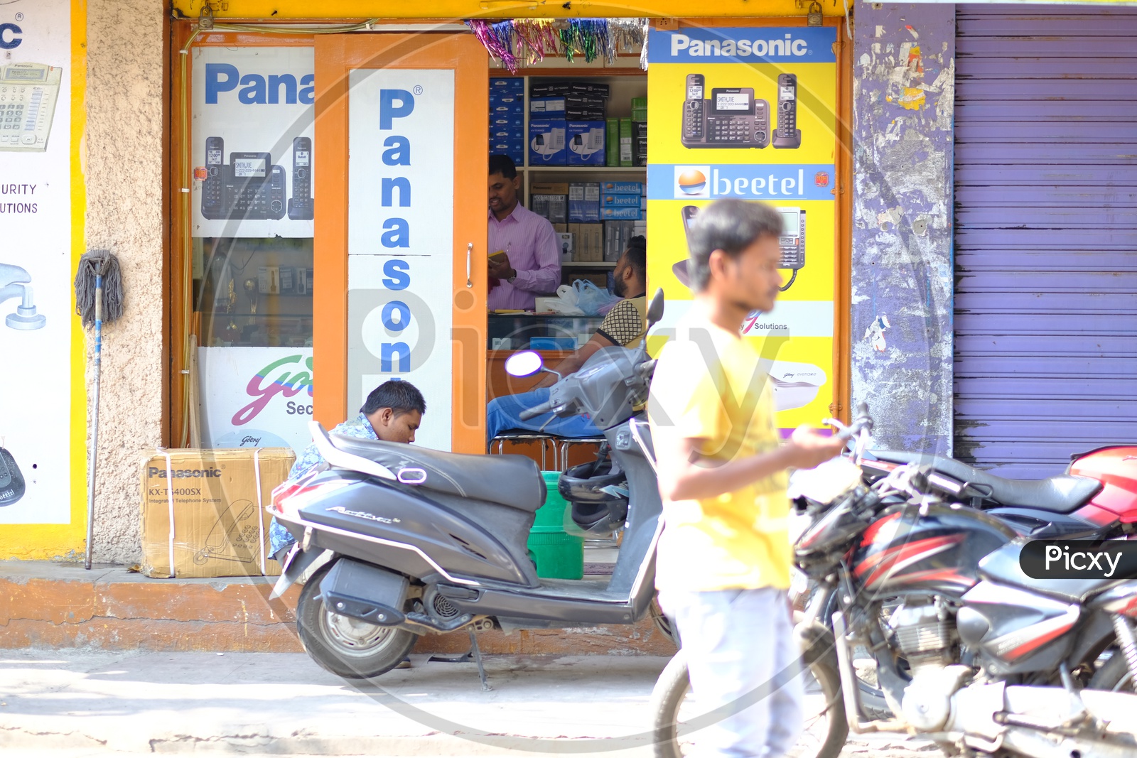 Image of Cordless Phone Vendor Stall-DU006875-Picxy