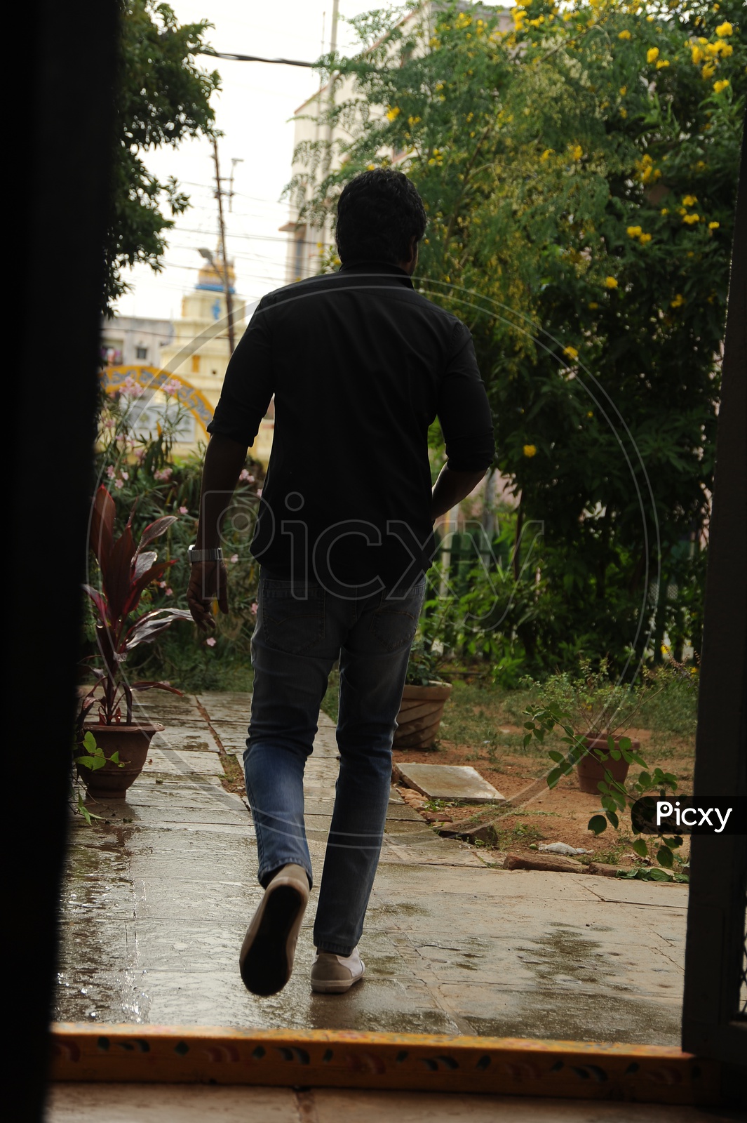 Image Of A Man Leaving The House OO296702 Picxy Image Of A Man Leaving The House OO296702 Picxy