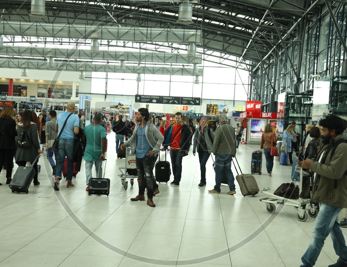 Image of People in a Airport-LE992483-Picxy