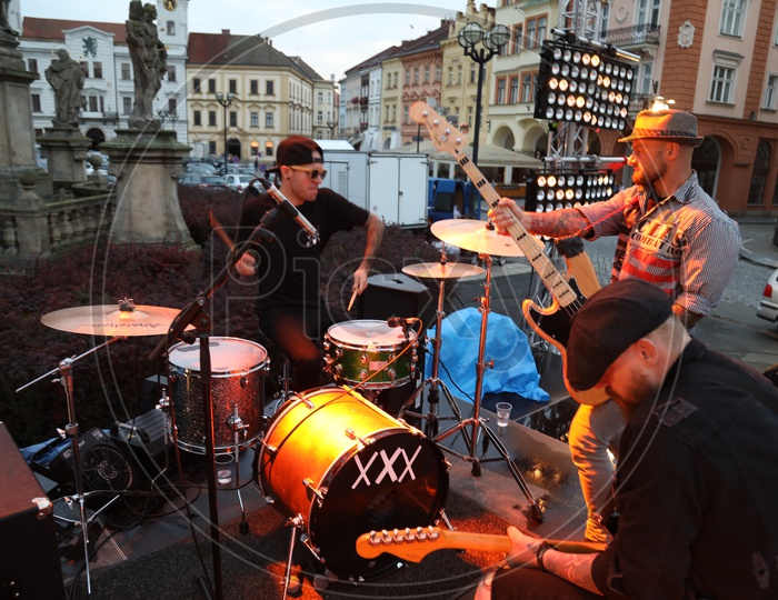 Image of Rock Band Performance-UM480514-Picxy