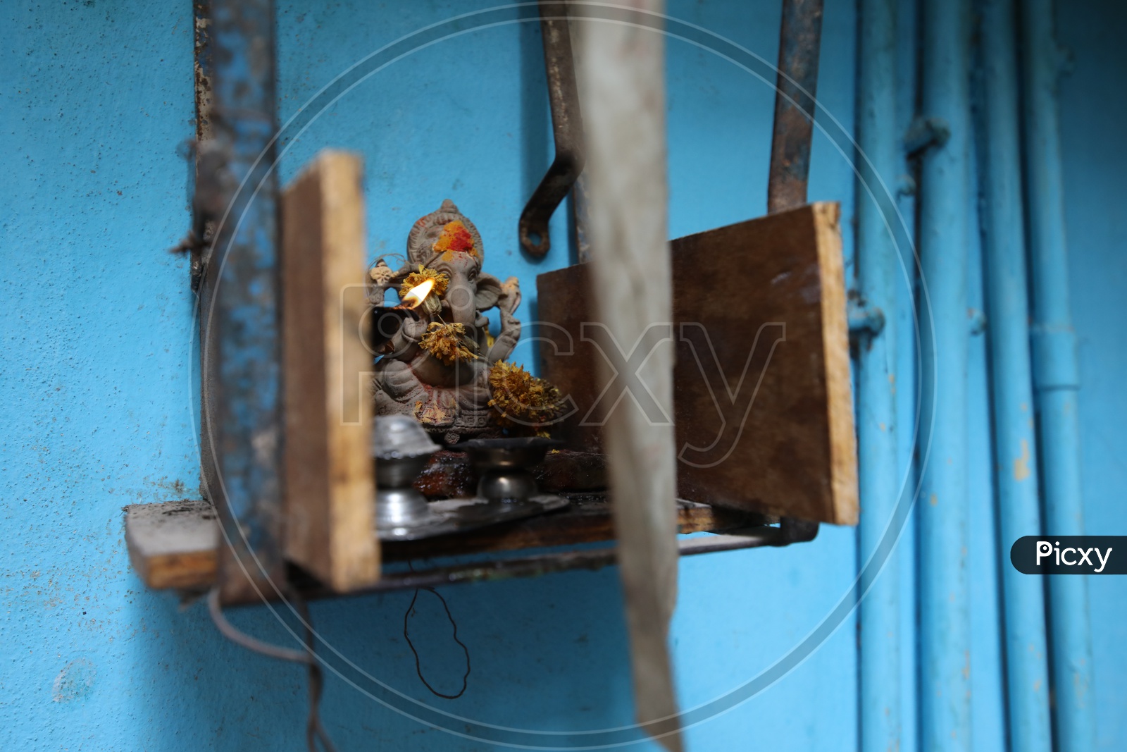 Image of Lord Ganesh idol With Pooja Dia In a House-KF256129-Picxy