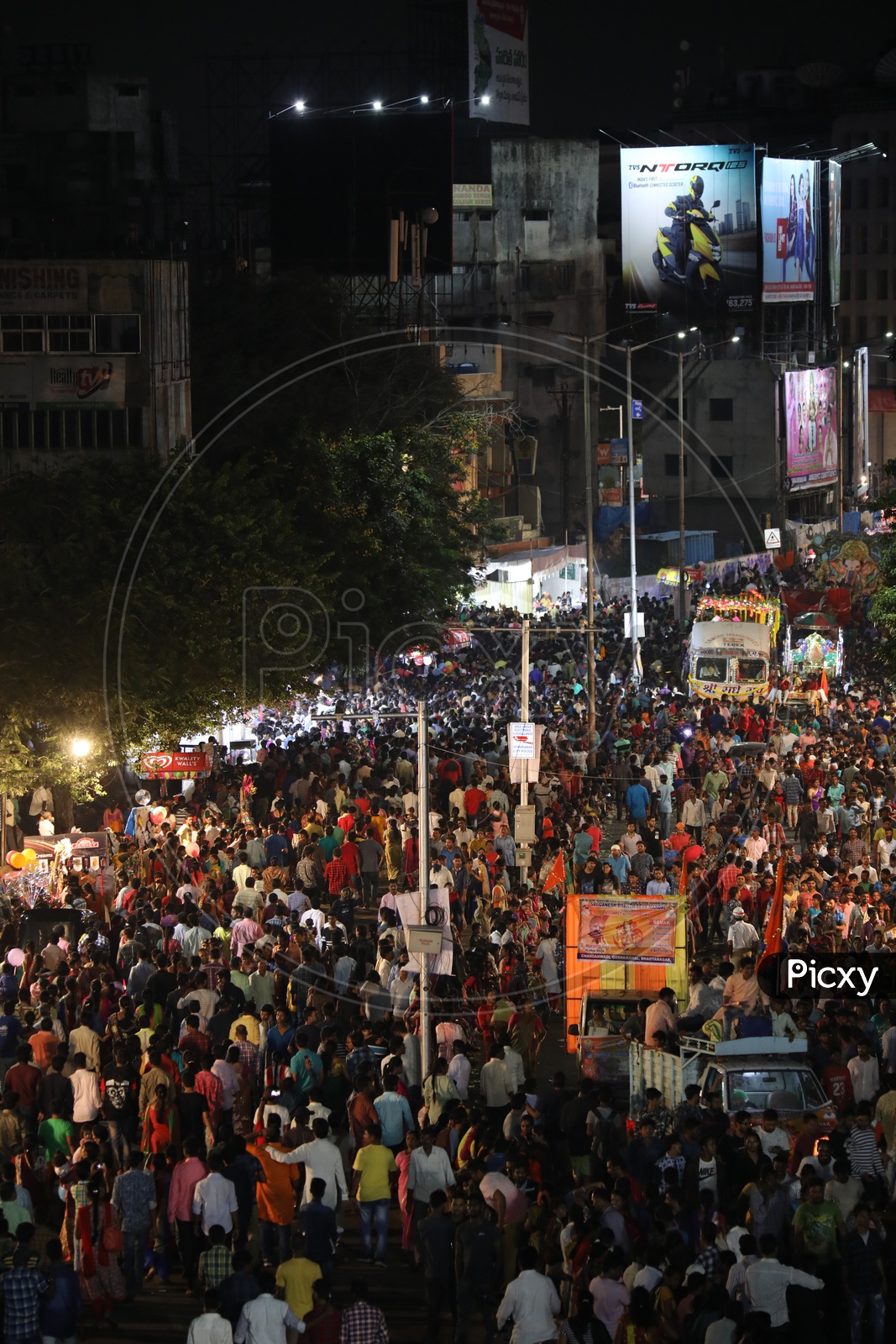 Image of Crowd Filled Tank Bund roads During Ganesh Visarjan Nimarjan ...