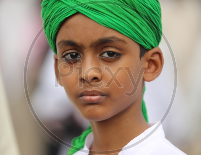 Image of Muslim Boy Wearing Turban Caps With Smile Faces And Posing ...