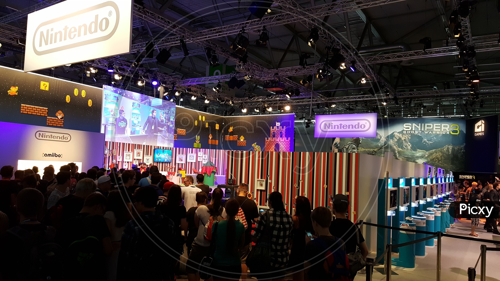 Image of Nintendo Games displaying on Large Screens-GD912715-Picxy
