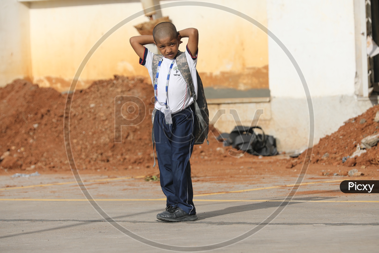 Image of School Students Children Carrying heavy Weight Bags-XM702277-Picxy
