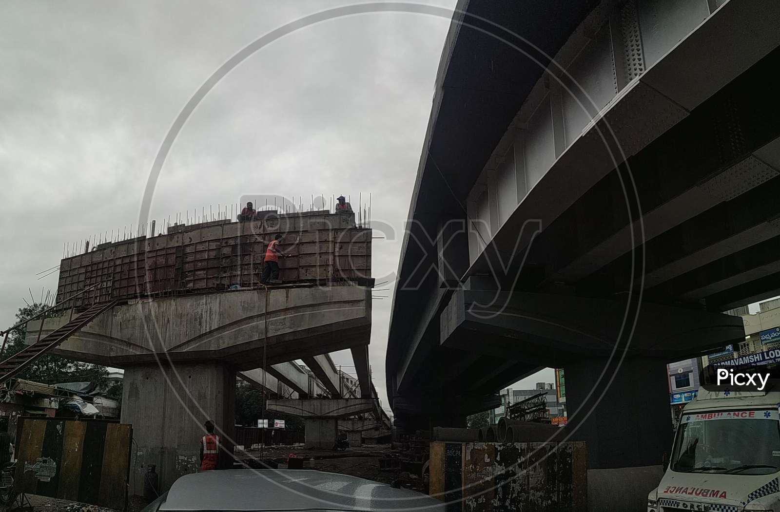 Image of workers under work-BO529189-Picxy