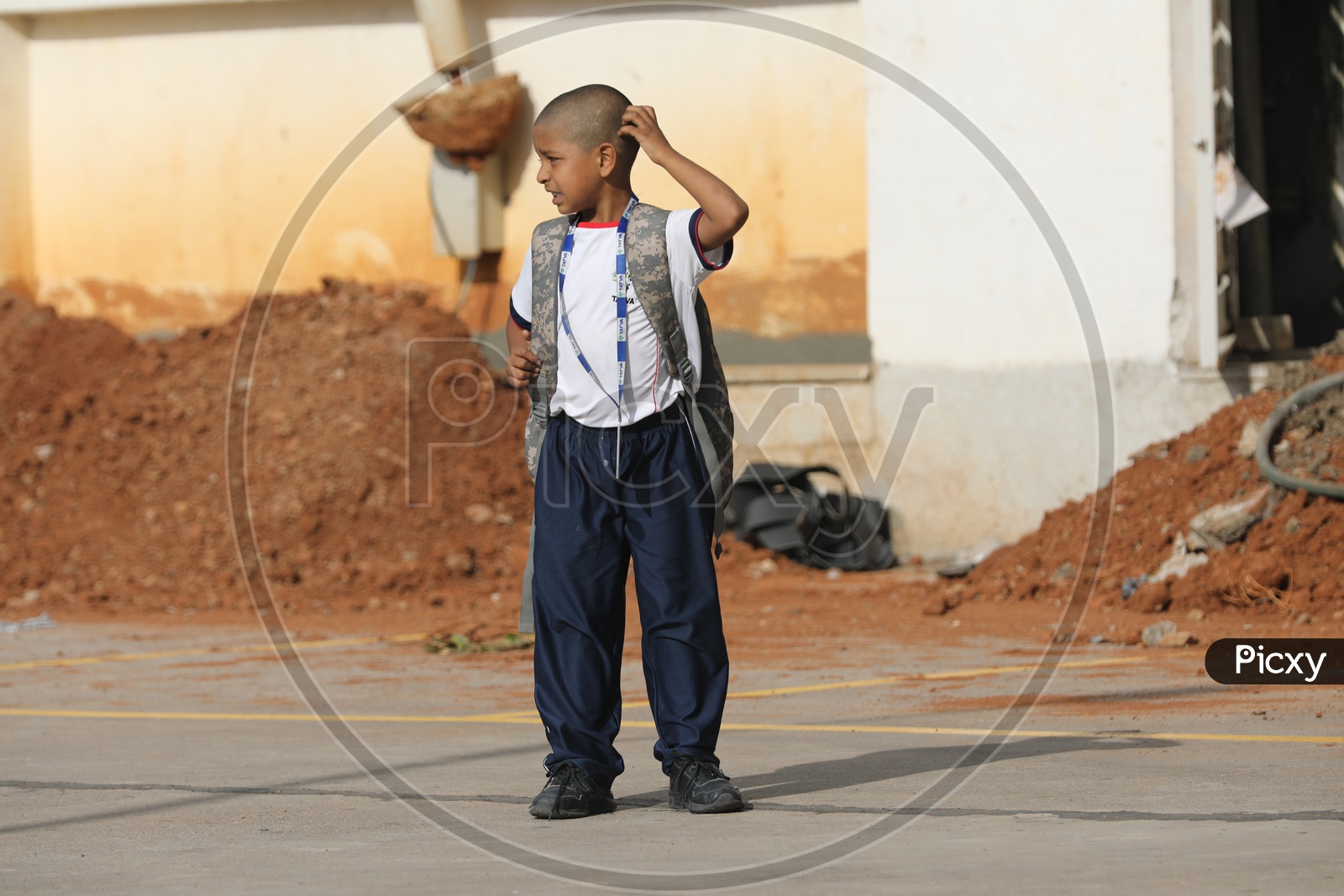 Image of School Students Children Carrying heavy Weight Bags-JZ011651-Picxy