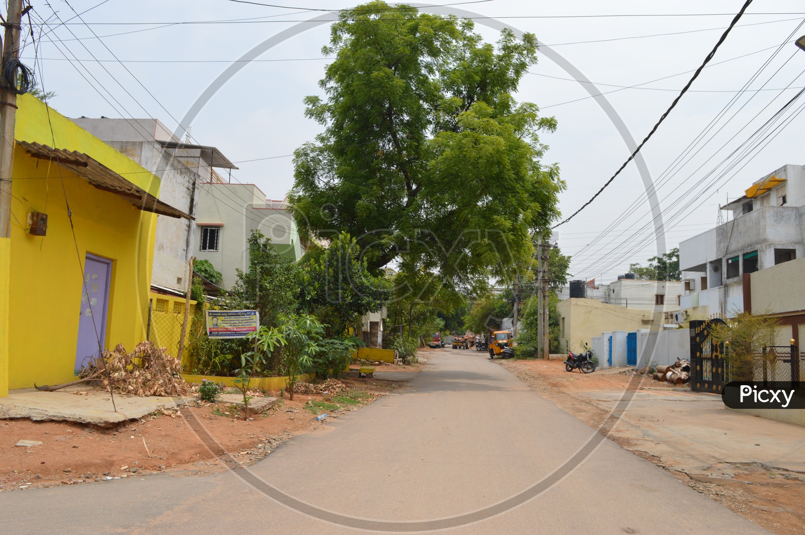 Image of Street With Houses in a Residential Colony-TW360997-Picxy