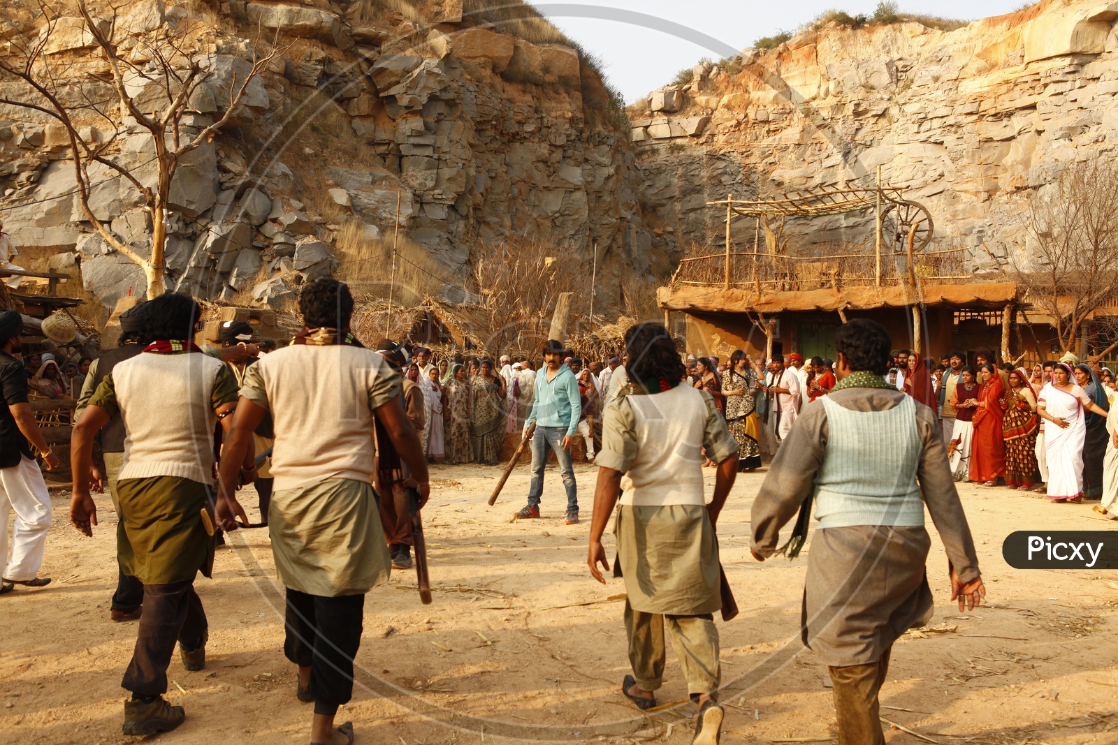 Image of Movie Fight Scene With Goons-ZO617947-Picxy