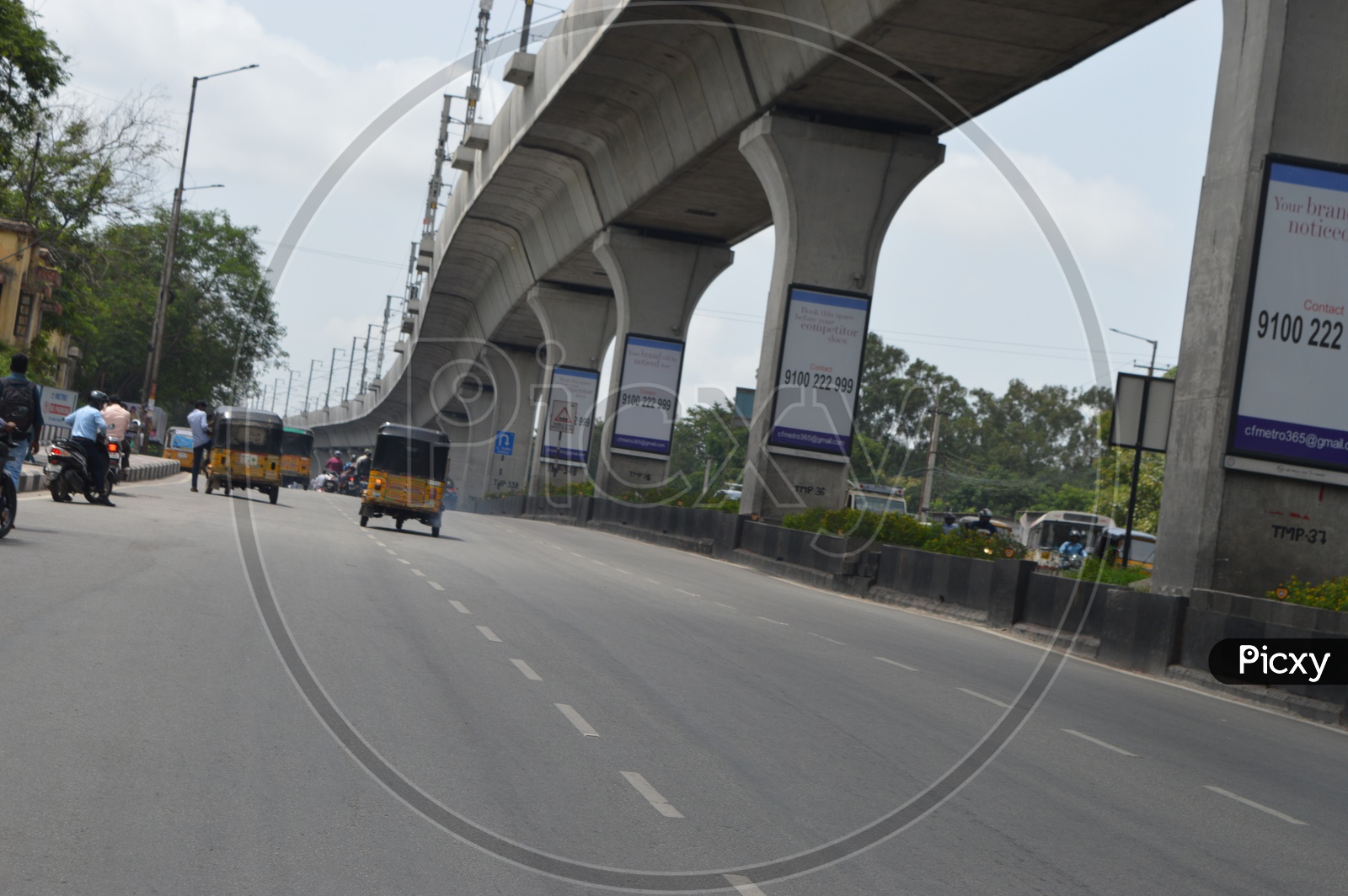 Image of Hyderabad Metro Pillars and Traffic on Road-KC100840-Picxy