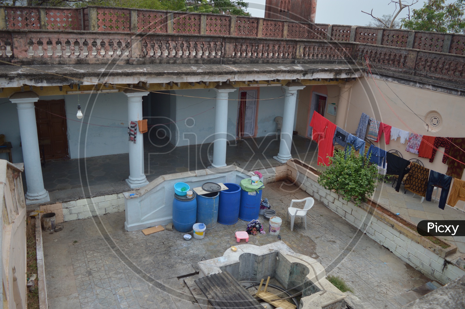 Image of Middle Class House-YA932587-Picxy