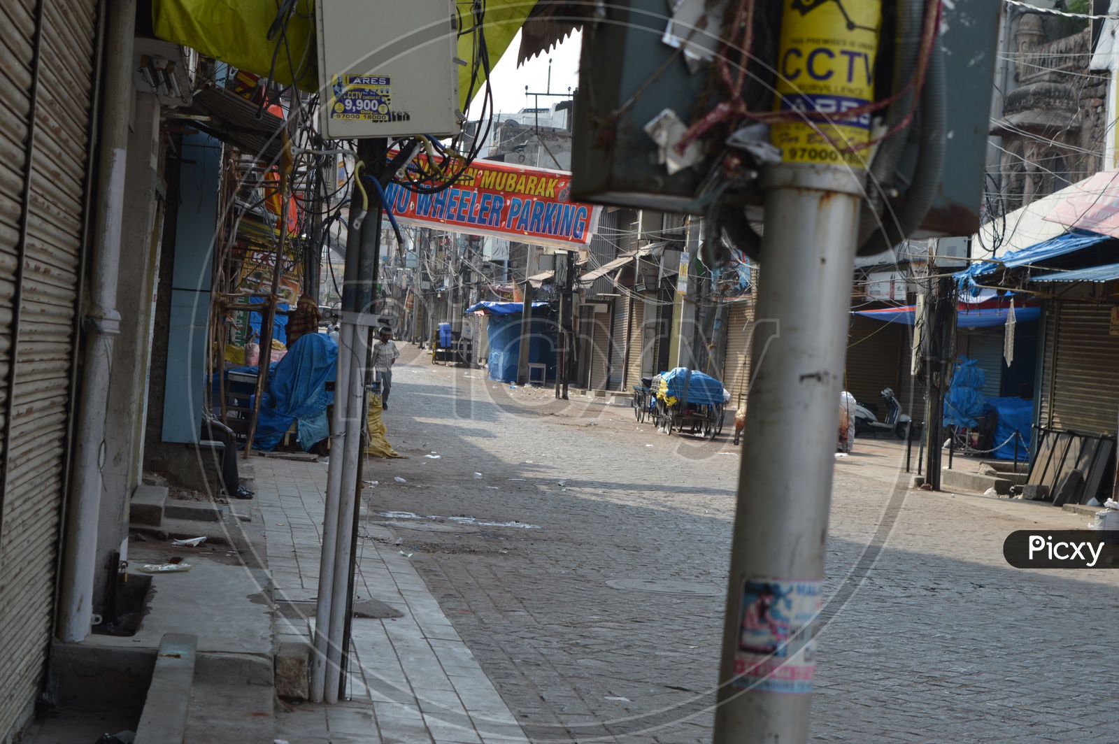 Image of Streets of Charminar-ZQ453396-Picxy