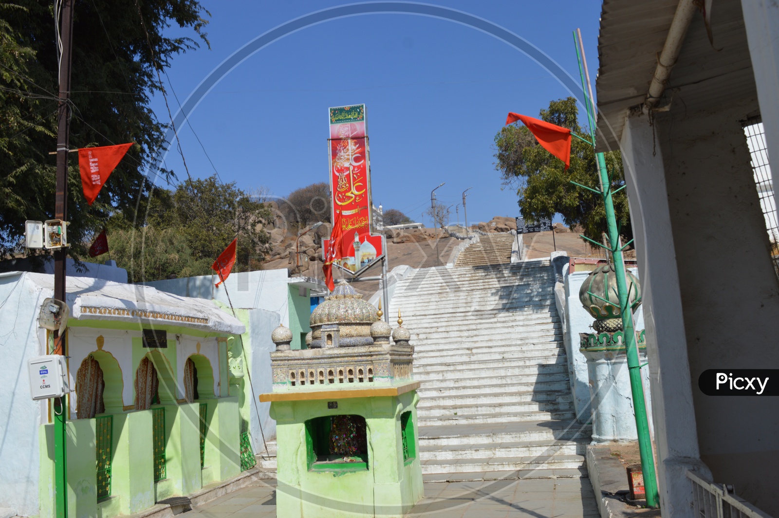Image of Steps to Pahadi Shareef Dargah-YI392957-Picxy