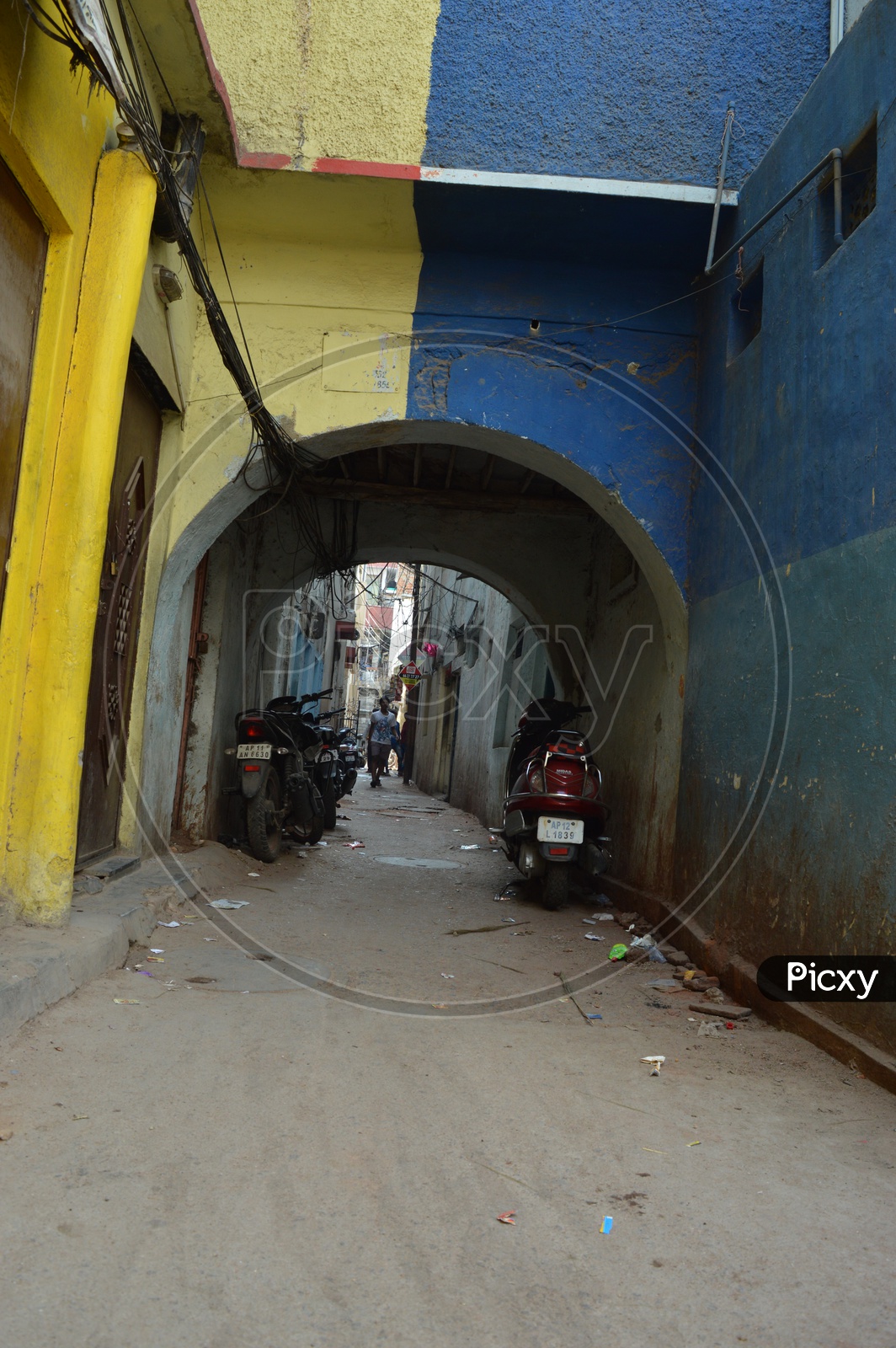 Image of Streets In a Residential Colony With Old Buildings-SL995986-Picxy