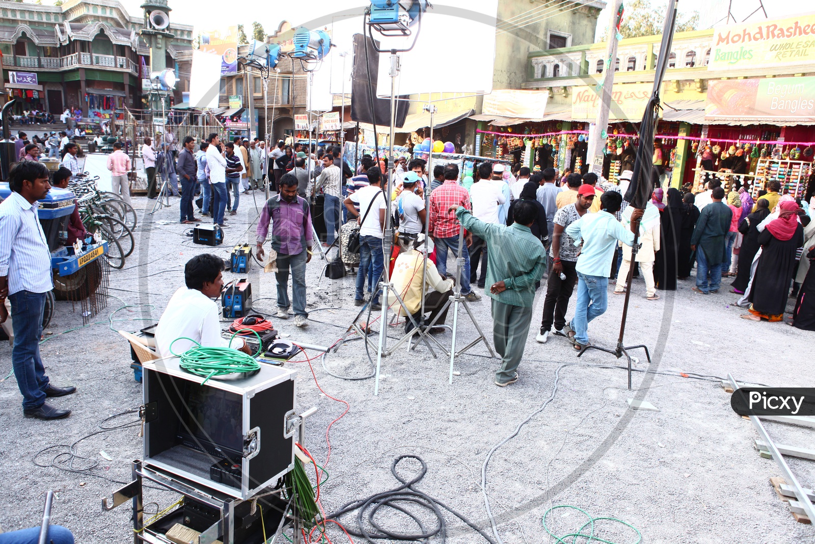 Image of Movie Shooting Spot With Jimmy Camera And Trolley-TE654961-Picxy