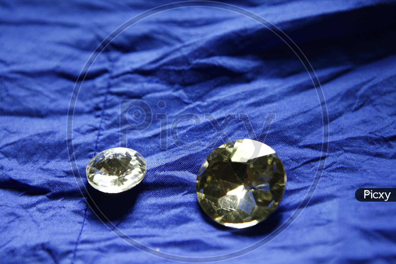 Image of Diamonds On Blue Cloth-WS217121-Picxy